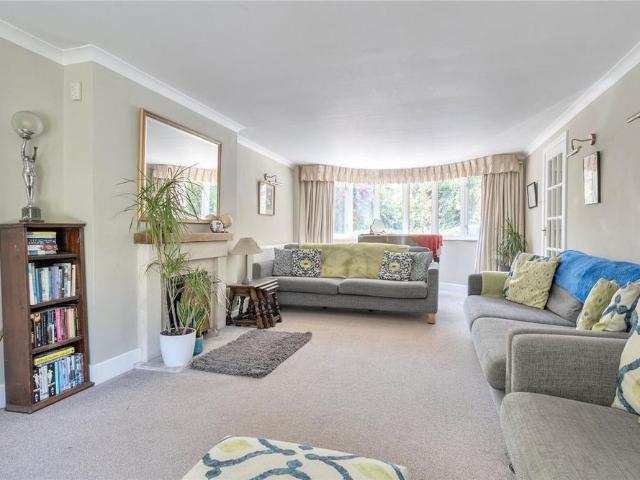 6 bedroom detached house to rent