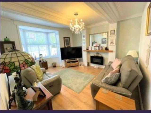 6 bedroom detached house to rent