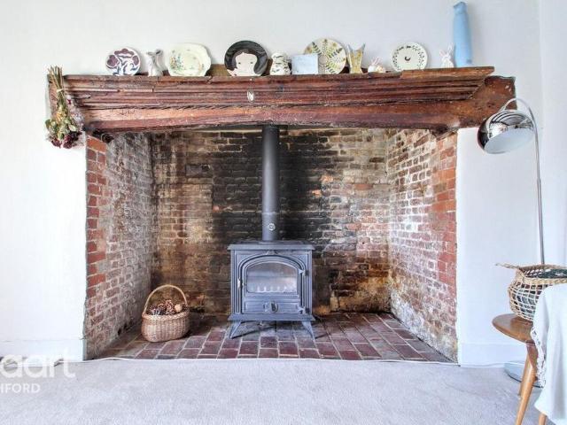 6 bedroom detached house to rent