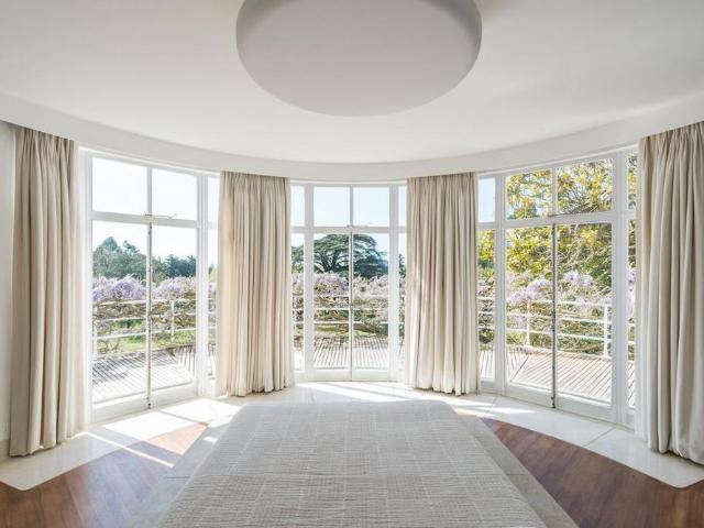 6 bedroom detached house to rent