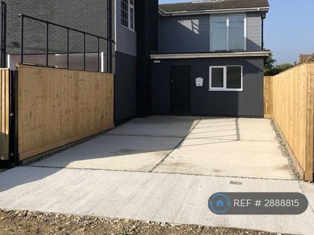 6 bedroom detached house to rent