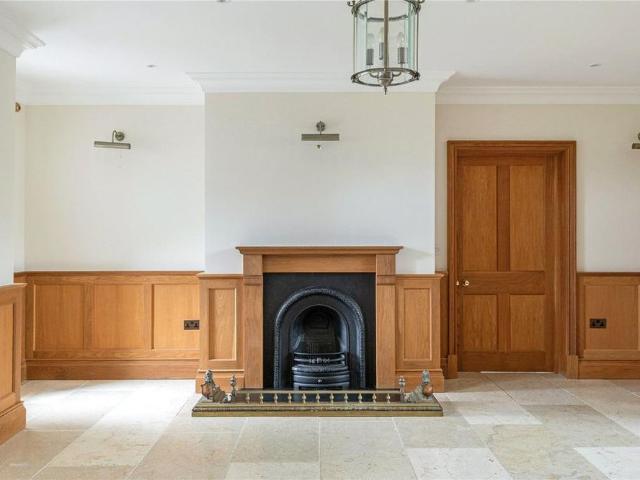 6 bedroom detached house to rent