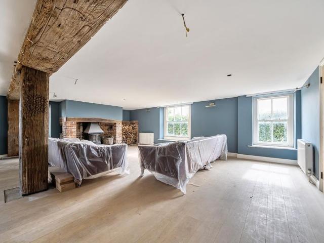 6 bedroom detached house to rent