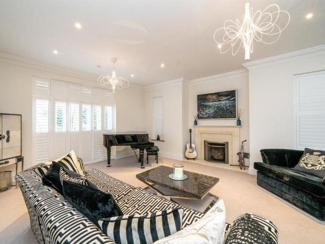 6 bedroom detached house to rent