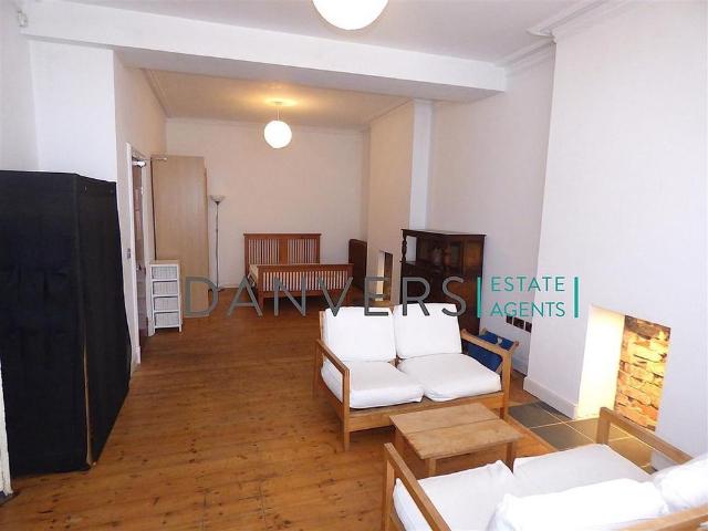 6 bedroom detached house to rent