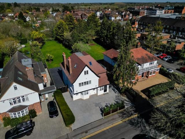 6 bedroom detached house to rent