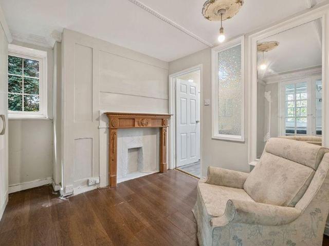 6 bedroom detached house to rent