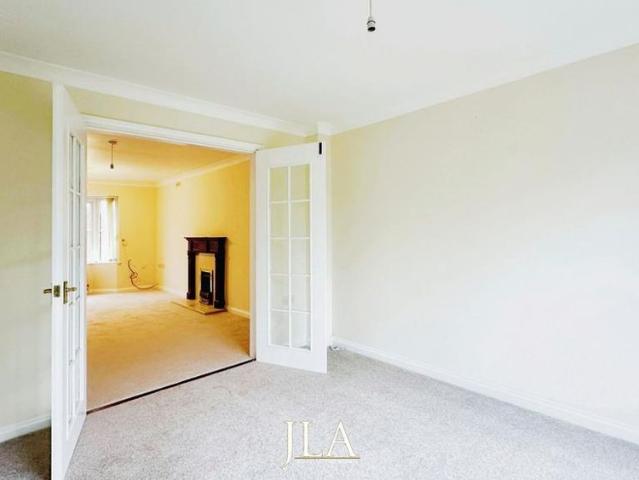 6 bedroom detached house to rent