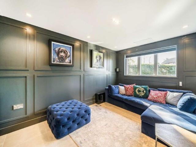 6 bedroom detached house to rent