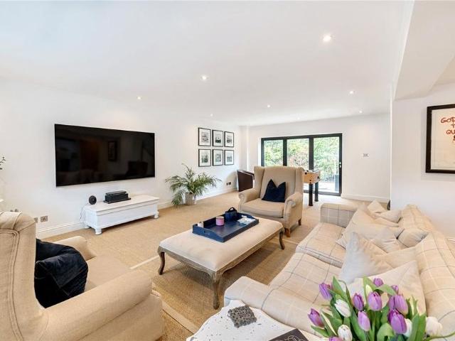 6 bedroom detached house to rent