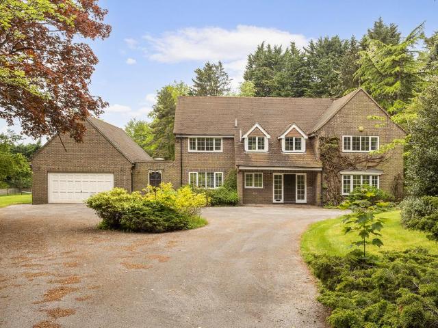 6 bedroom detached house to rent