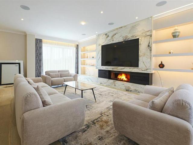 6 bedroom detached house to rent