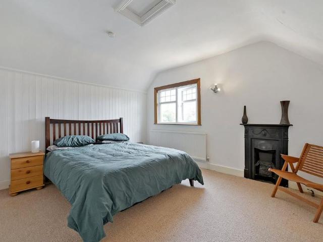 6 bedroom detached house to rent