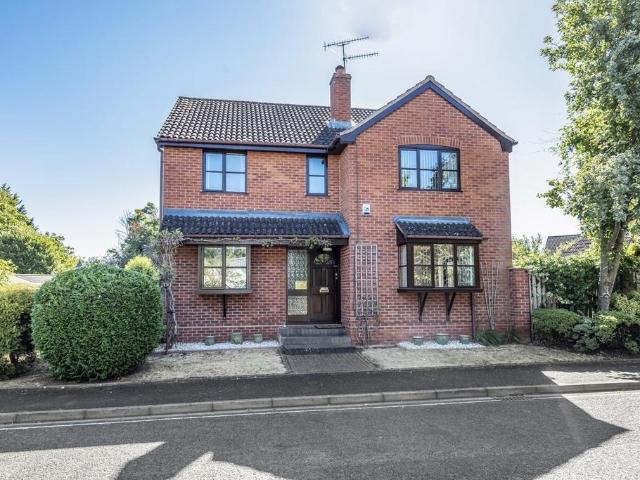 6 bedroom detached house to rent