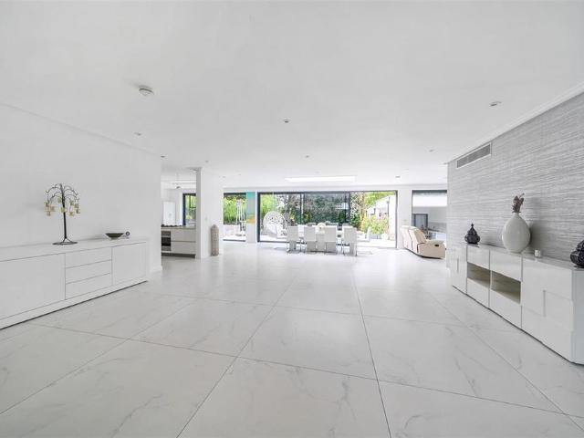 6 bedroom detached house to rent