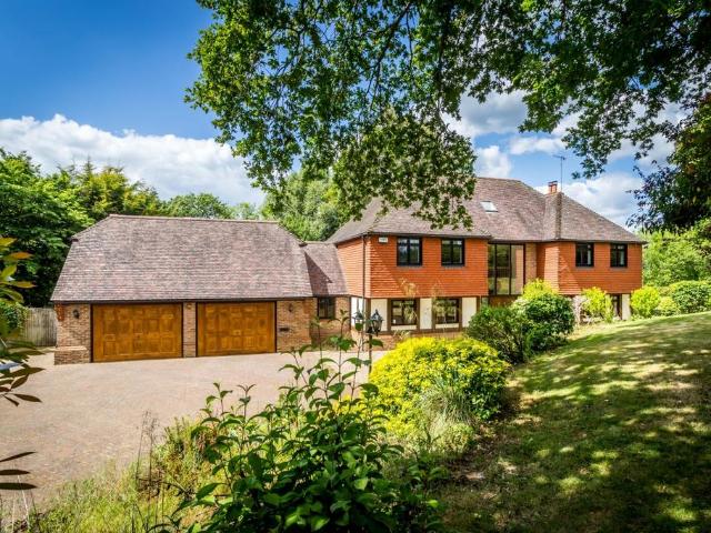 6 bedroom detached house to rent