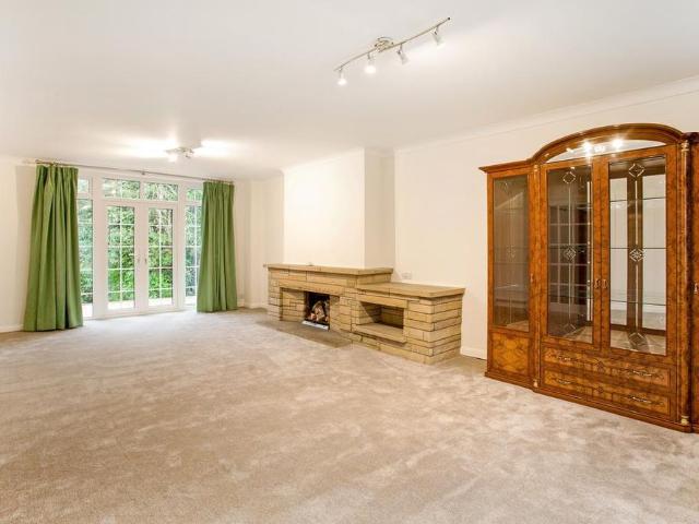 6 bedroom detached house to rent