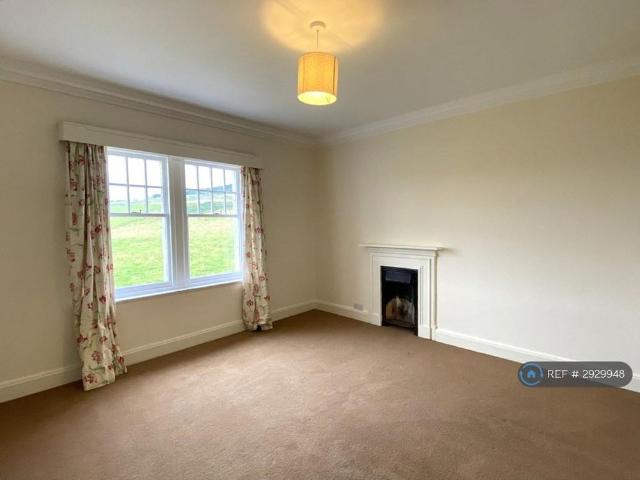 6 bedroom detached house to rent