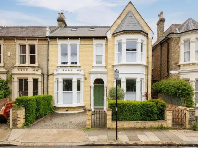 6 bedroom semi detached house to rent