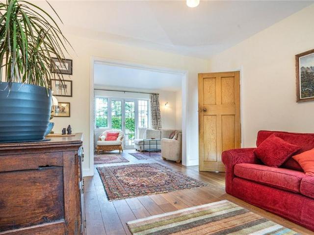 6 bedroom detached house to rent