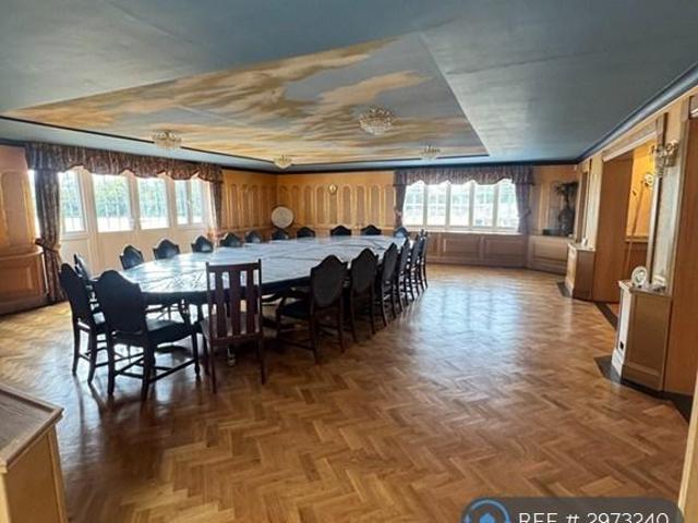 6 bedroom detached house to rent