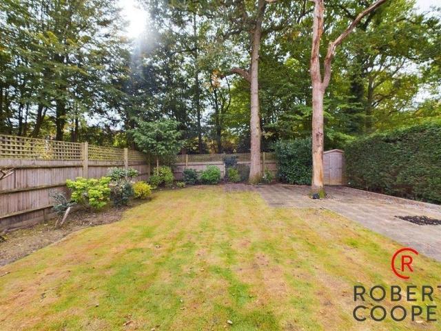 6 bedroom detached house to rent