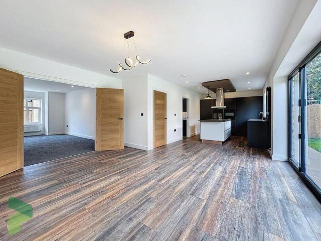 6 bedroom detached house to rent