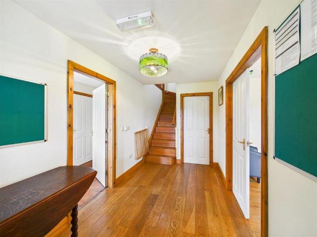 6 bedroom detached house to rent