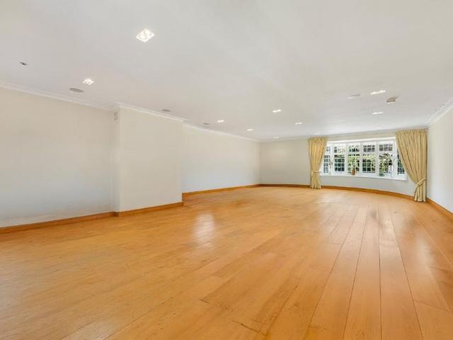 6 bedroom detached house to rent