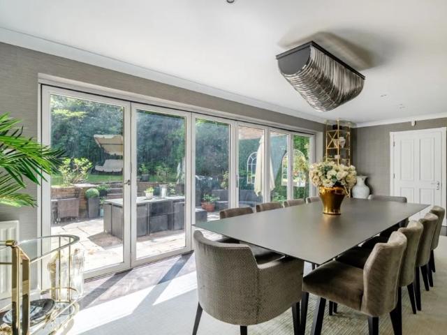 6 bedroom detached house to rent