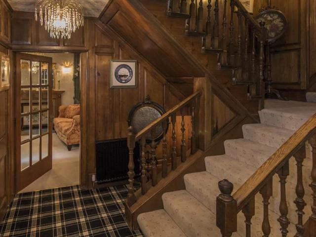 6 bedroom detached house to rent