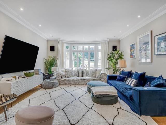 6 bedroom detached house to rent