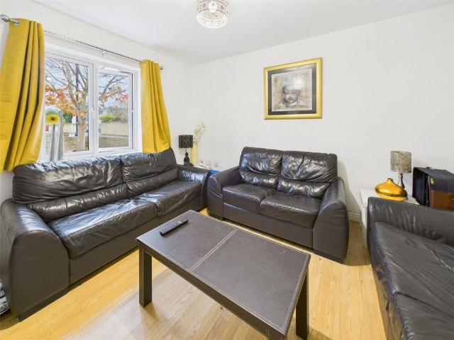 6 bedroom detached house to rent