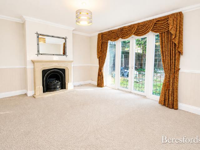 6 bedroom detached house to rent