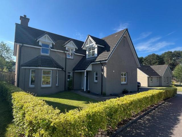 6 bedroom detached house to rent