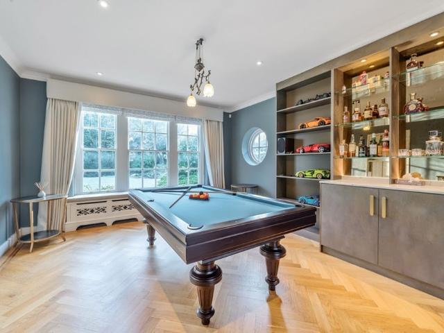 6 bedroom detached house to rent