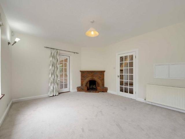 6 bedroom detached house to rent
