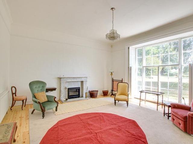 6 bedroom detached house to rent