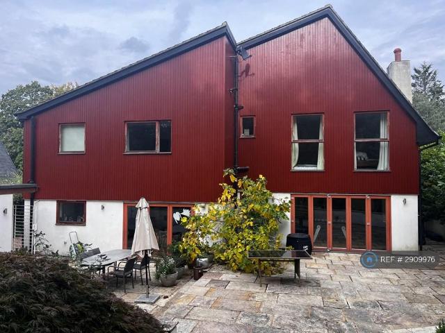 6 bedroom detached house to rent