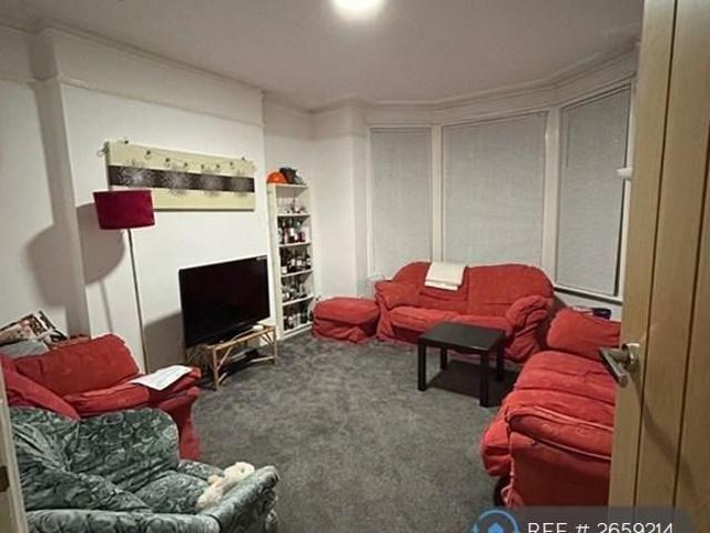 6 bedroom detached house to rent