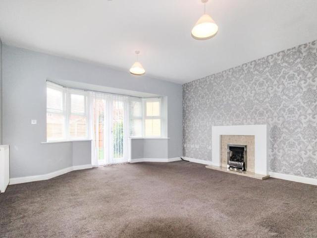 6 bedroom detached house to rent
