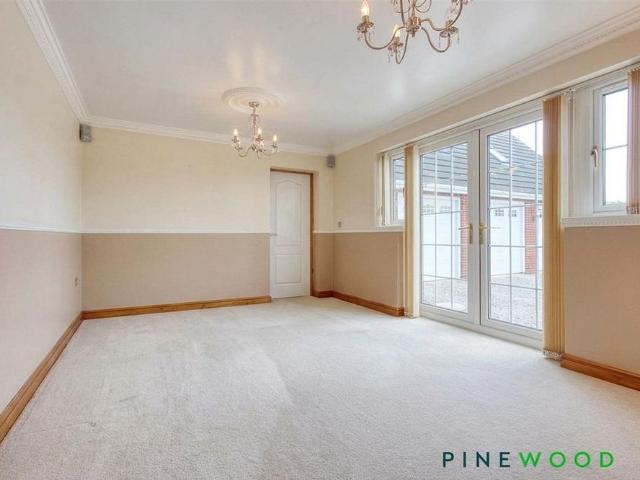 6 bedroom detached house to rent