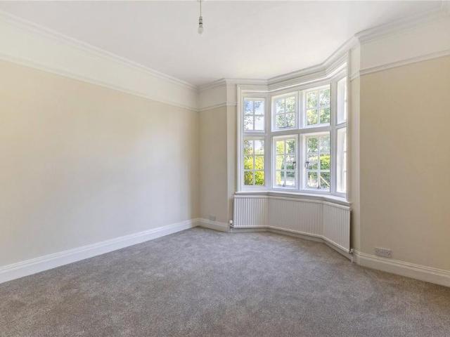 6 bedroom detached house to rent