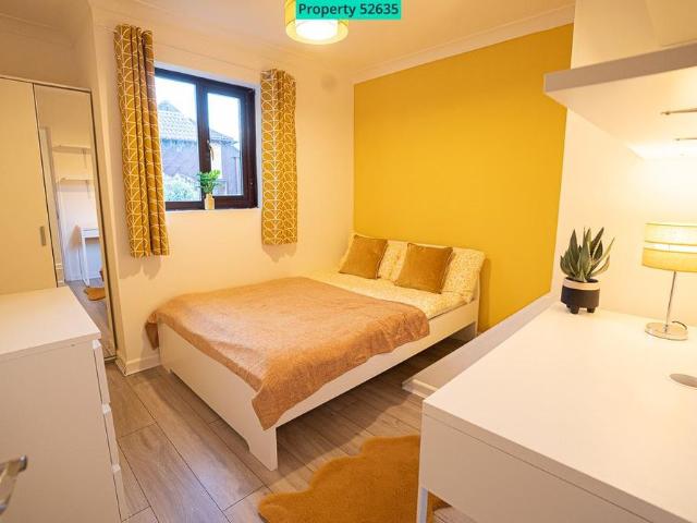 6 bedroom detached house to rent