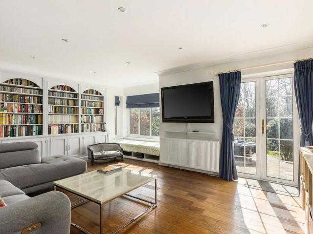 6 bedroom detached house to rent