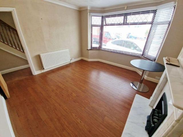 6 bedroom detached house to rent