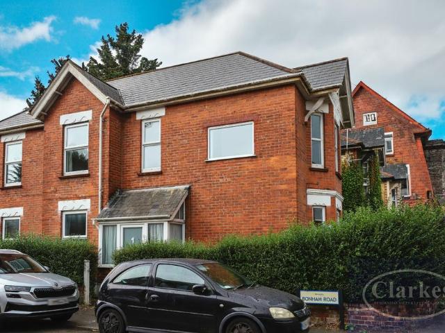 6 bedroom detached house to rent