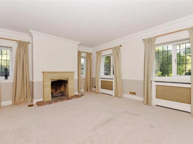 6 bedroom detached house to rent