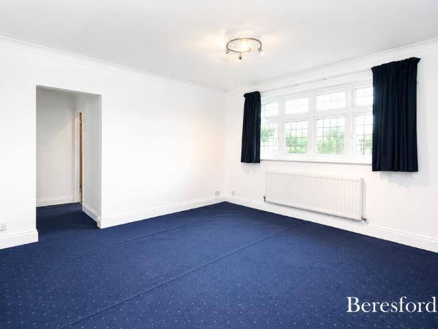 6 bedroom detached house to rent