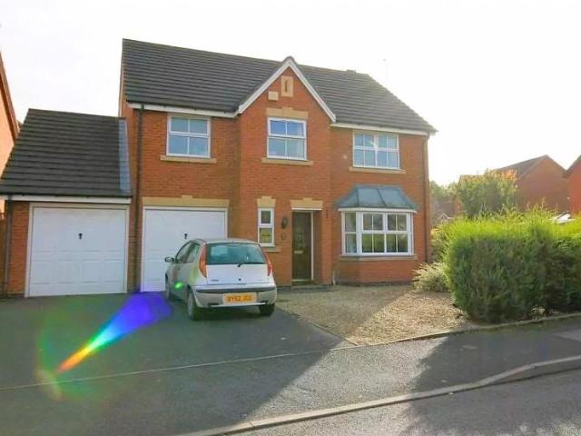 6 bedroom detached house to rent